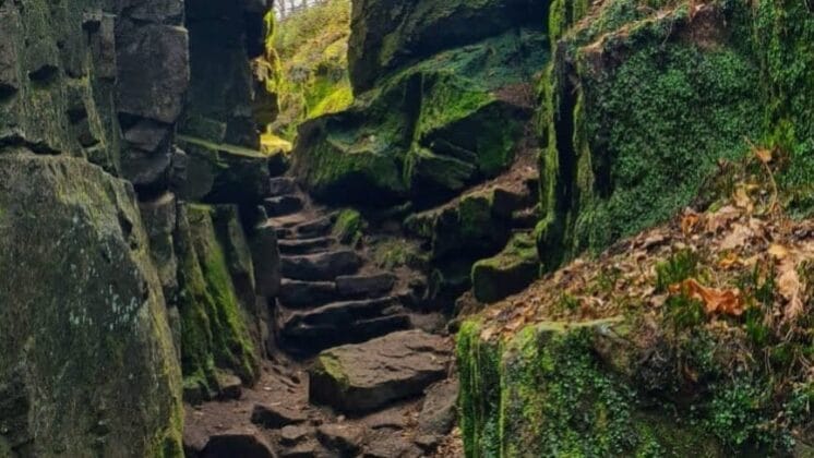 Lud's Church Guide - Mystical Chasm In The Peak District